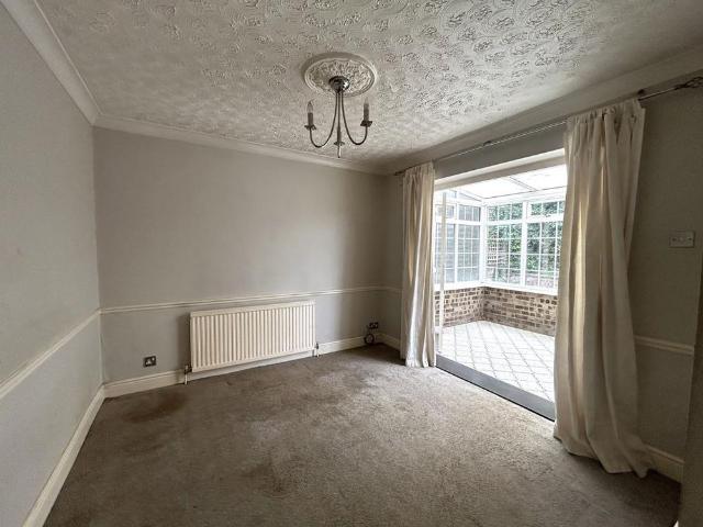 5 bedroom detached house to rent