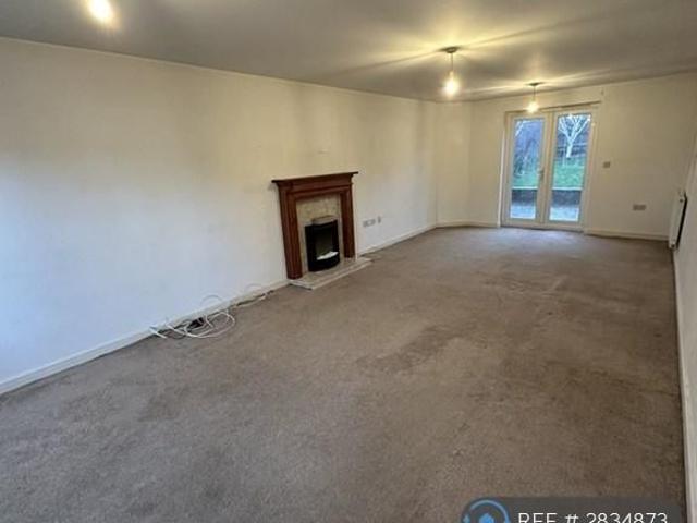 5 bedroom detached house to rent