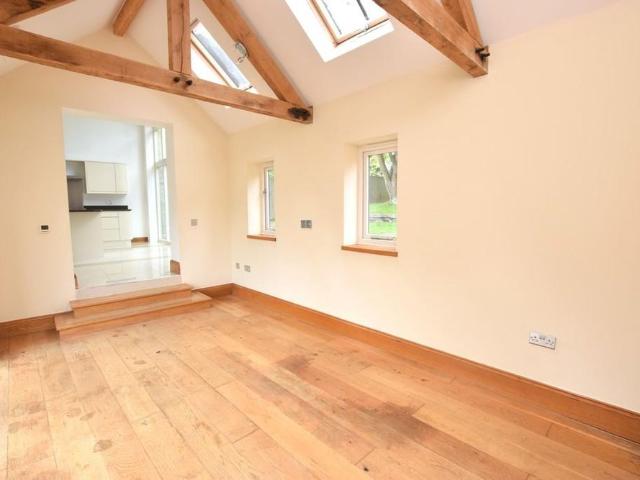 5 bedroom detached house to rent