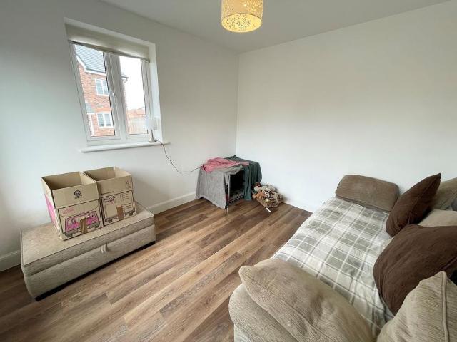 5 bedroom detached house to rent