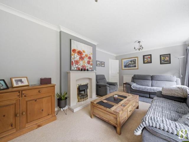 5 bedroom detached house to rent