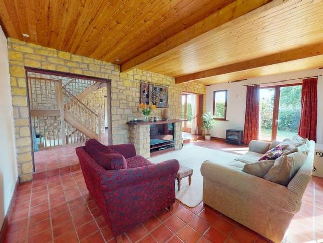 5 bedroom detached house to rent