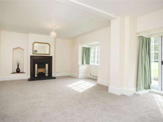 5 bedroom detached house to rent