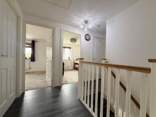 5 bedroom detached house to rent