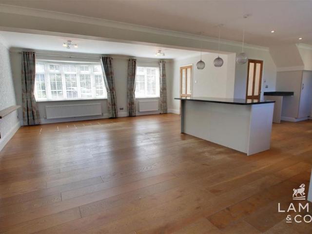 5 bedroom detached house to rent