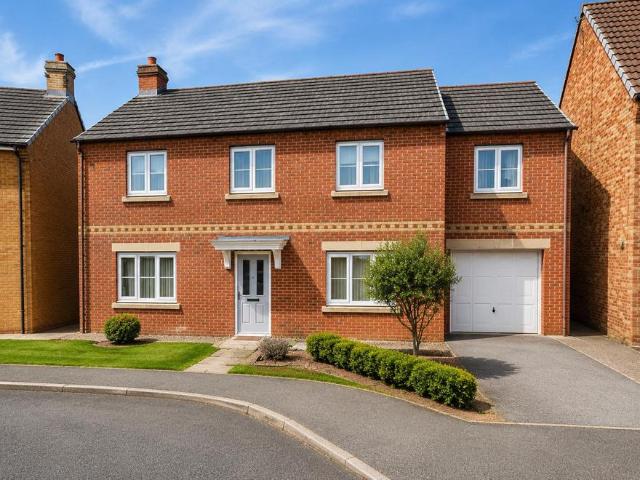 5 bedroom detached house to rent