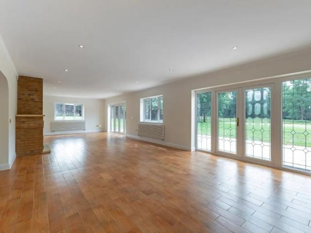 5 bedroom detached house to rent