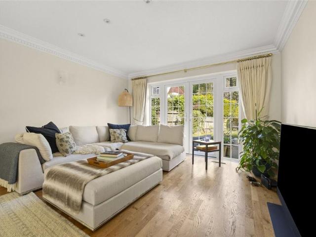 5 bedroom detached house to rent