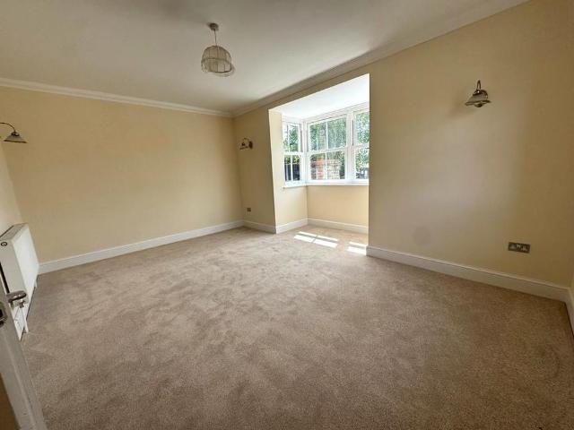5 bedroom detached house to rent