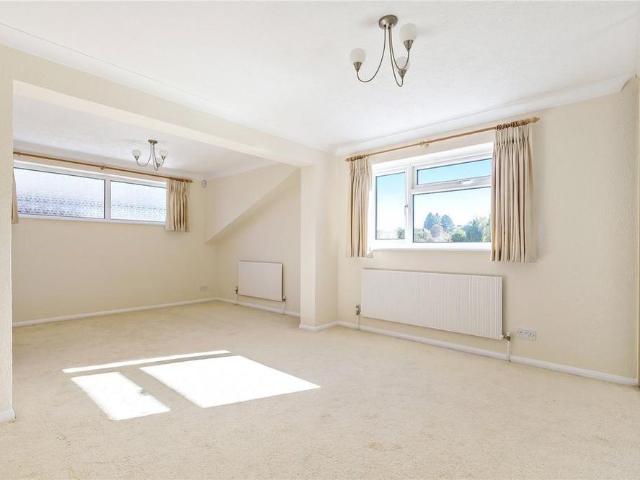 5 bedroom detached house to rent