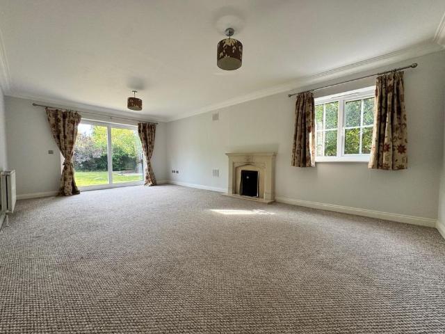 5 bedroom detached house to rent