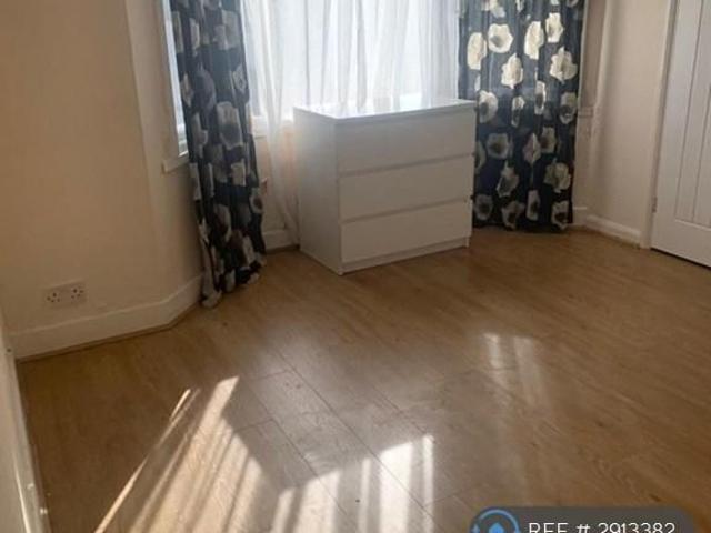 5 bedroom detached house to rent