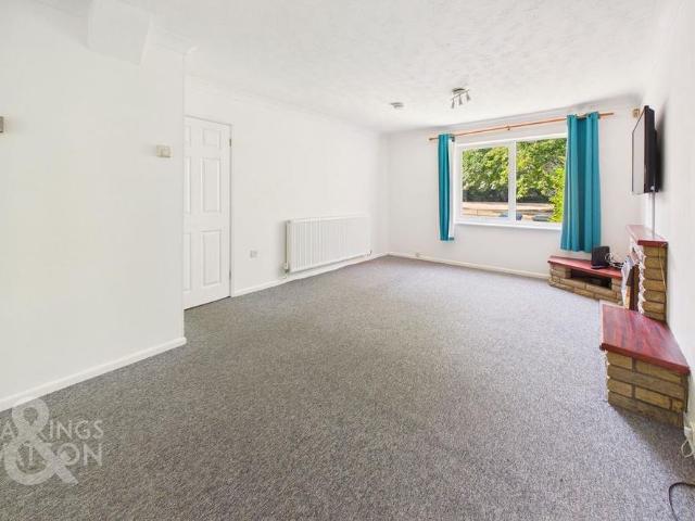 5 bedroom detached house to rent