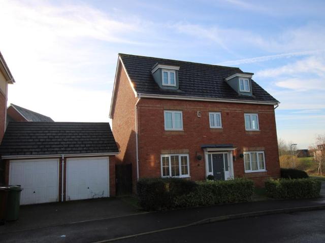 5 bedroom detached house to rent