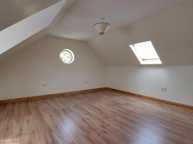 5 bedroom detached house to rent