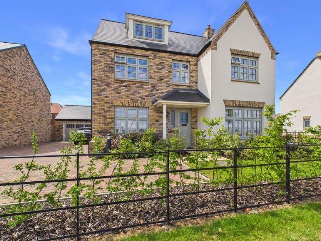 5 bedroom detached house to rent