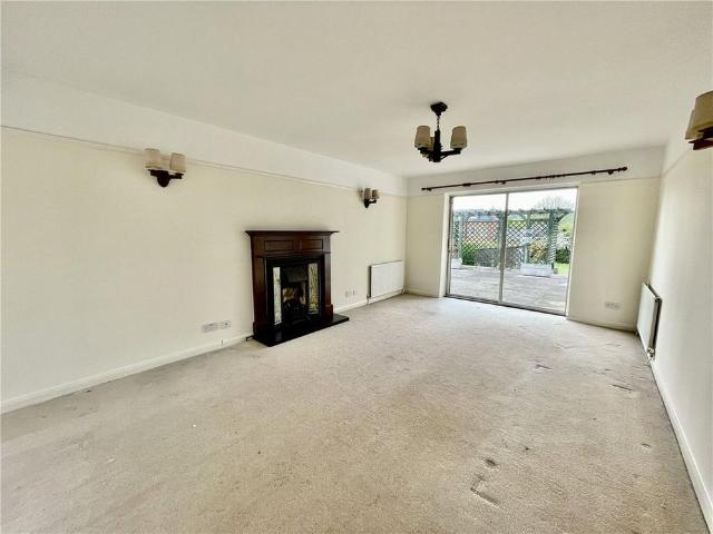 5 bedroom detached house to rent