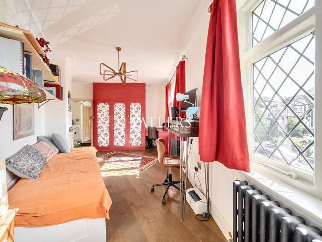 5 bedroom detached house to rent