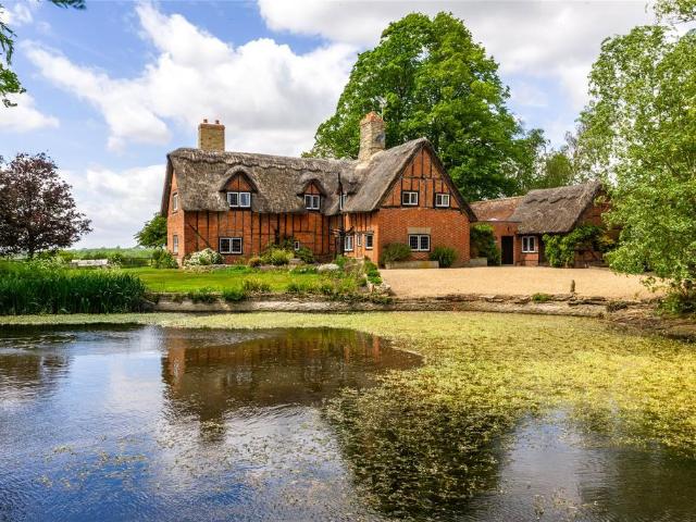 5 bedroom detached house to rent