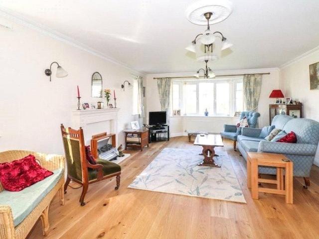 5 bedroom detached house to rent