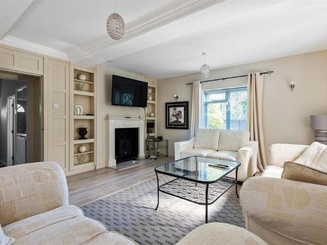 5 bedroom detached house to rent