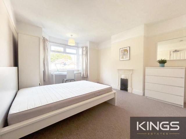 5 bedroom detached house to rent