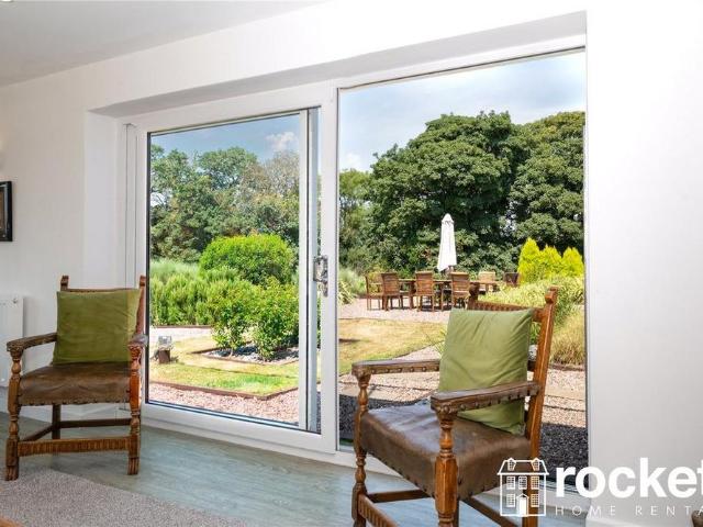 5 bedroom detached house to rent