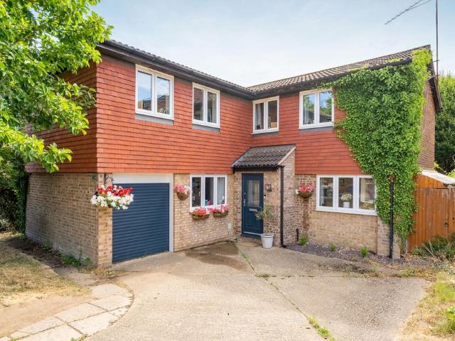 5 bedroom detached house to rent