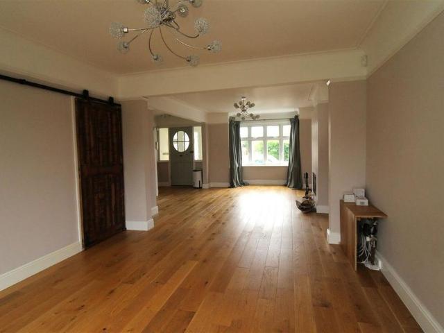 5 bedroom detached house to rent