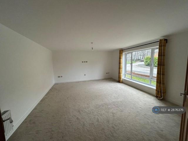 5 bedroom detached house to rent