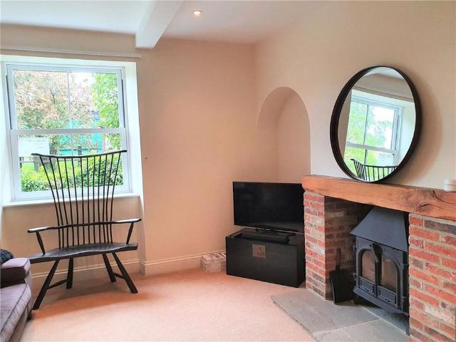 5 bedroom detached house to rent