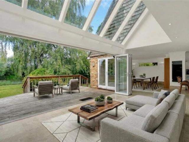 5 bedroom detached house to rent