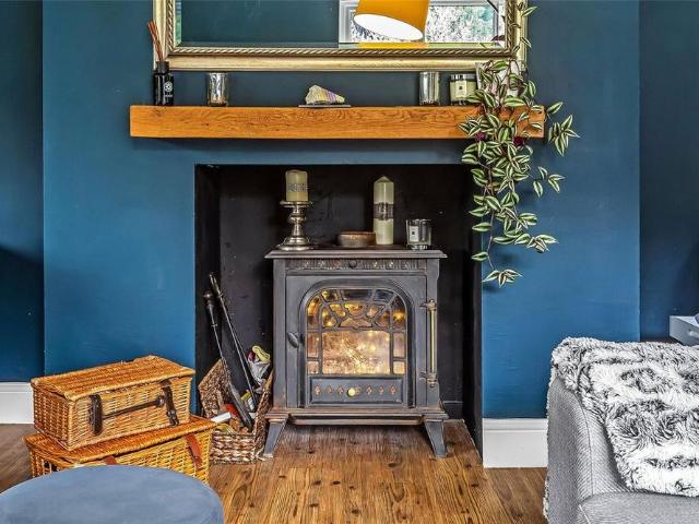 5 bedroom detached house to rent