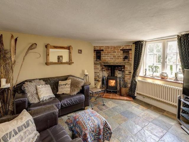 5 bedroom detached house to rent