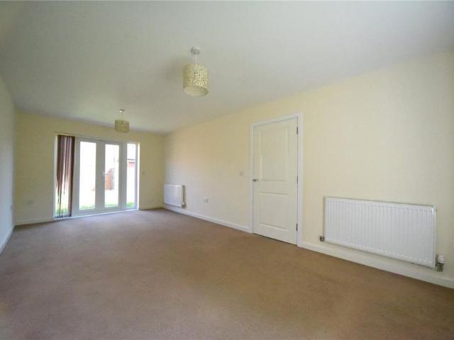5 bedroom detached house to rent