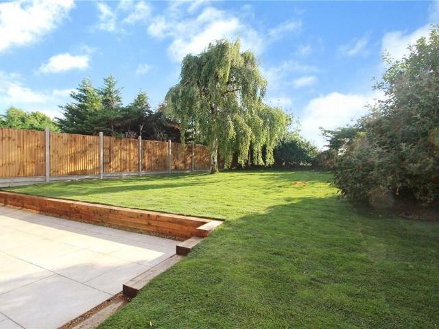 5 bedroom detached house to rent