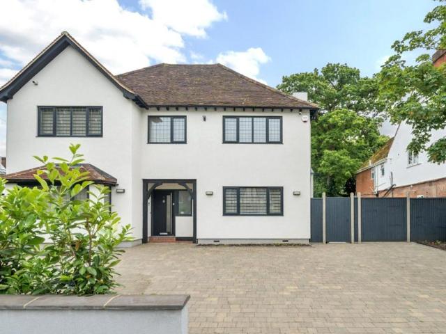 5 bedroom detached house to rent