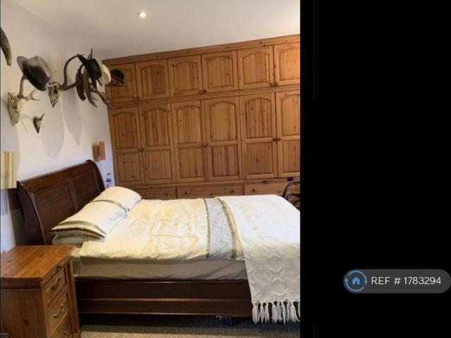 5 bedroom detached house to rent