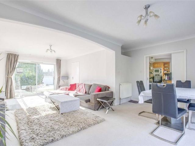 5 bedroom detached house to rent