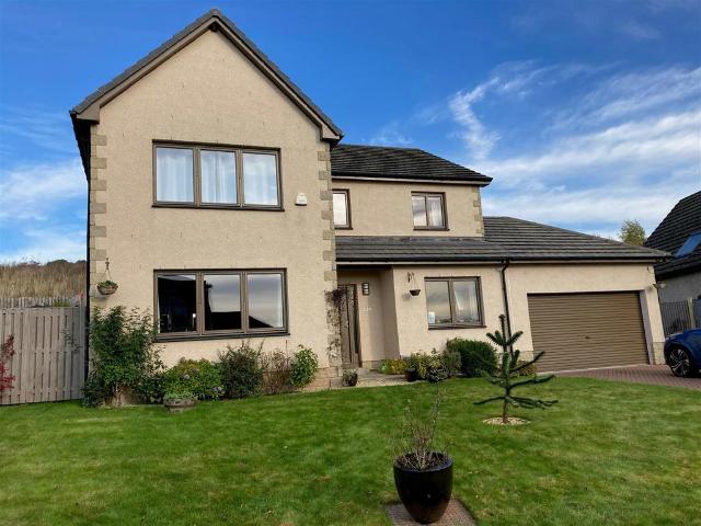 5 bedroom detached house to rent