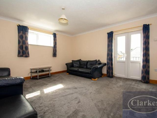 5 bedroom detached house to rent