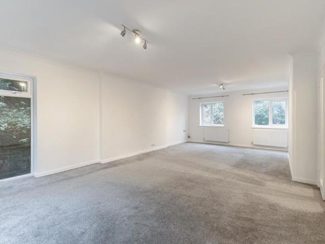 5 bedroom detached house to rent