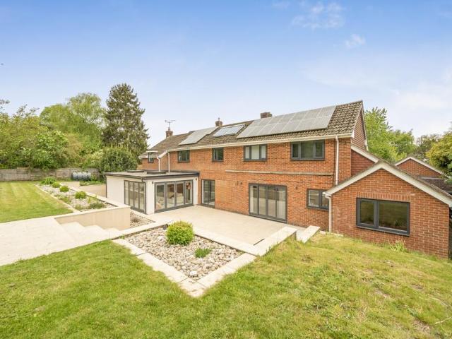 5 bedroom detached house to rent