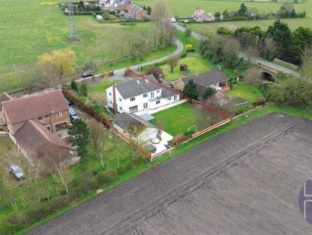 5 bedroom detached house to rent