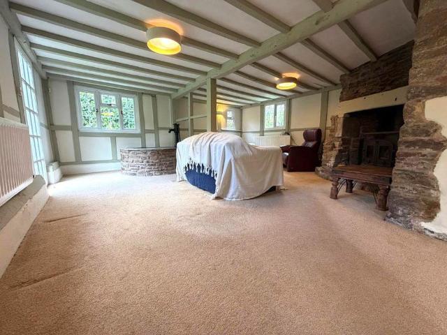 5 bedroom detached house to rent