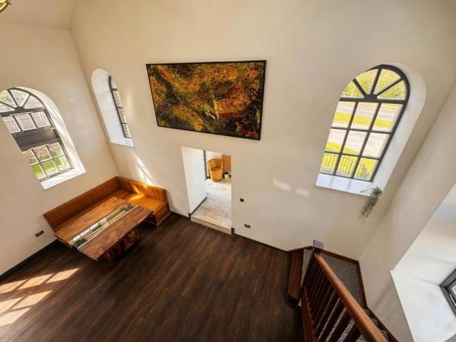 5 bedroom detached house to rent