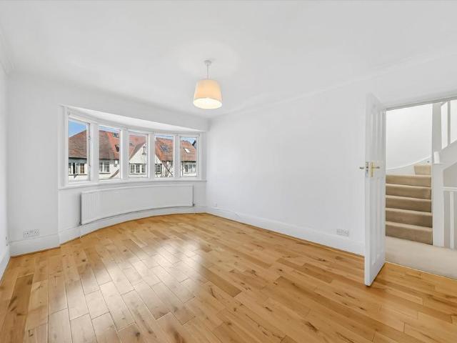 5 bedroom detached house to rent