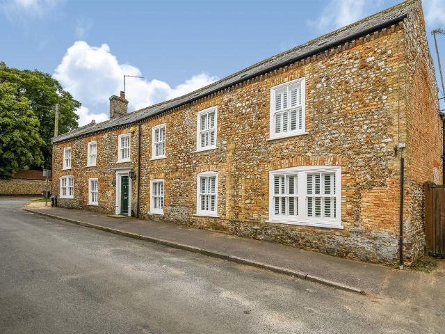 5 bedroom detached house to rent
