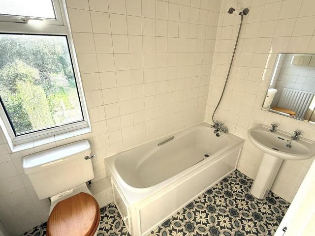 5 bedroom detached house to rent