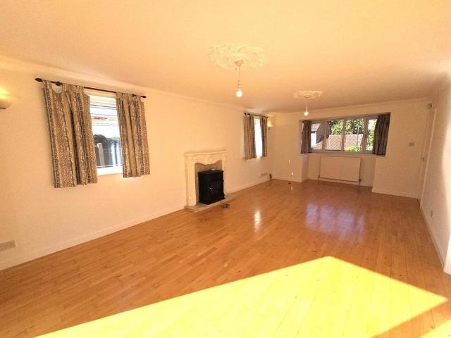 5 bedroom detached house to rent